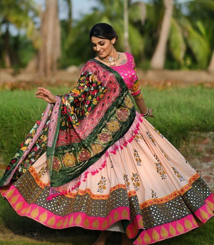 Expert Tips for Picking the Ideal Chaniya Choli This Navratri | Chiro's ...